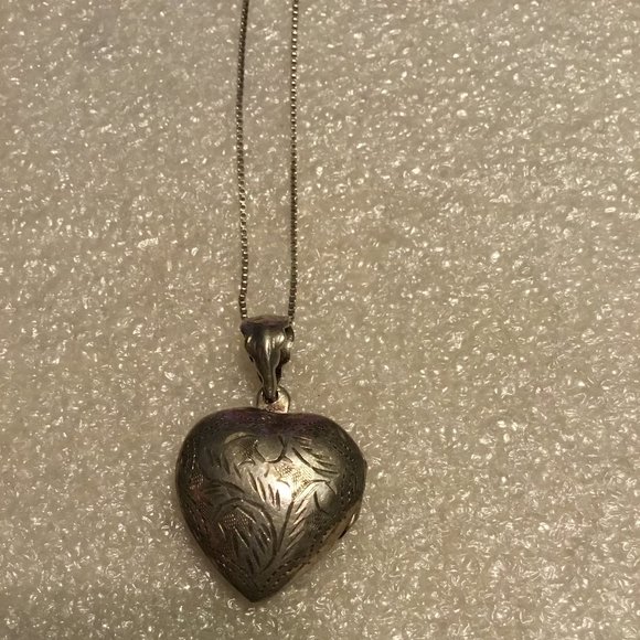 925 Sterling Silver | Jewelry | Lovely Sterling Silver Heart Shaped ...